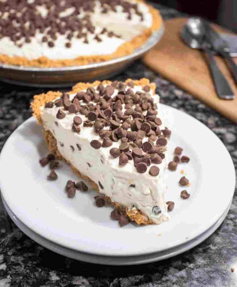 Chocolate Chip Cannoli Pie – Easy Family Dessert